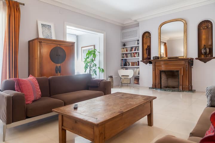 Spacious And Serene Oasis With Terrace - Barcelona