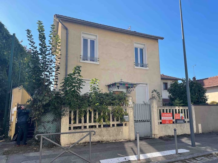 Agréable Maison De Ville Avec Extérieur - Villeurbanne