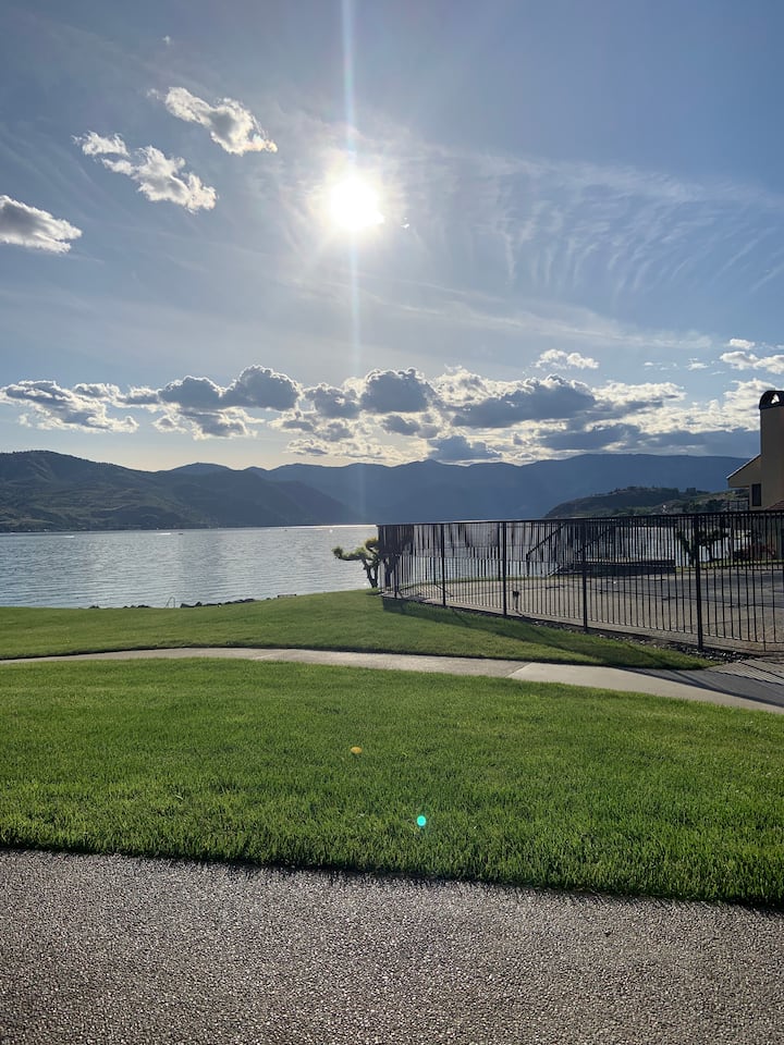 Updated 1 Bedroom Condo In Excellent Location! - Manson, WA