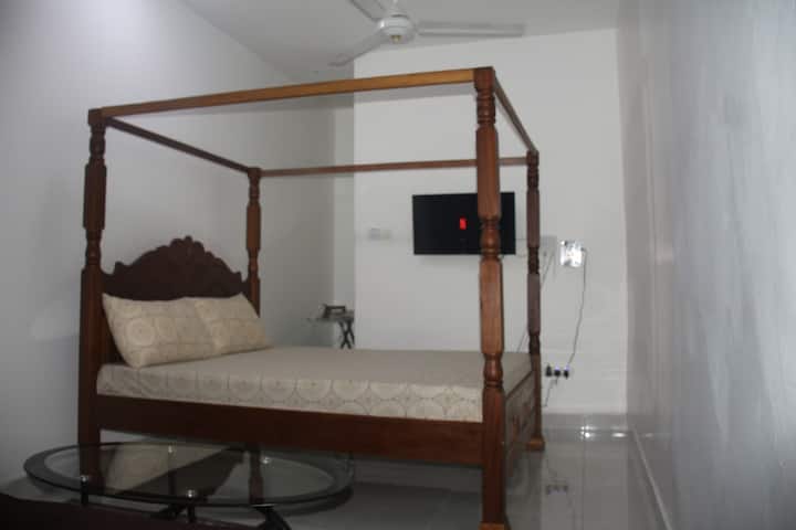 Studio, Wi-fi, Netflix, Swimming Pool. - Mombasa