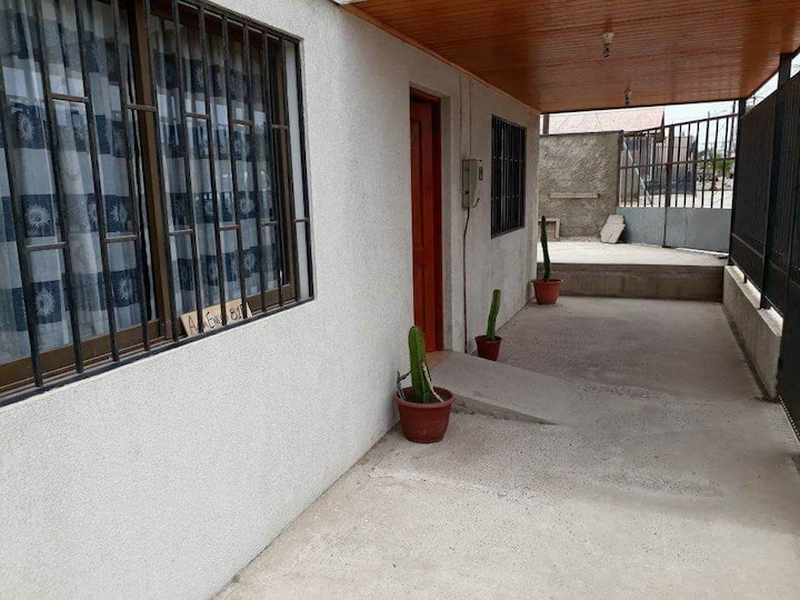 Hermosa Casa A Pasos De La Playa Brava - Caldera