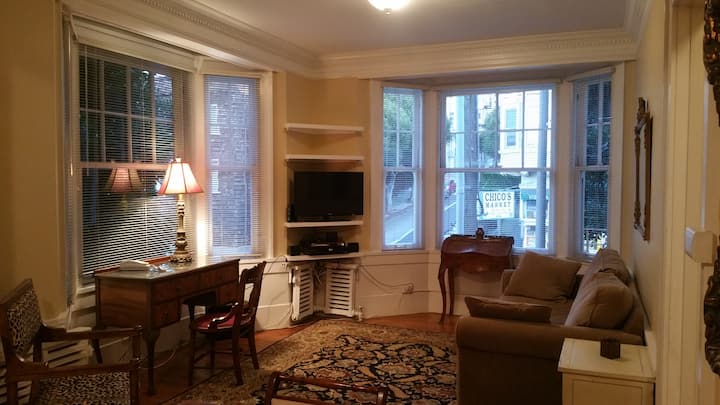 Elegant One Bedroom Edwardian On Nob Hill. - San Francisco, CA