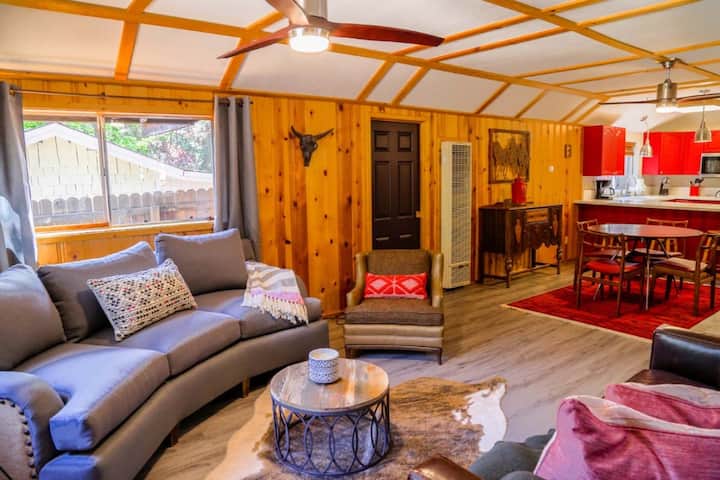 Skylight Cabin - 2 Minutes Away From Town! - Idyllwild-Pine Cove, CA