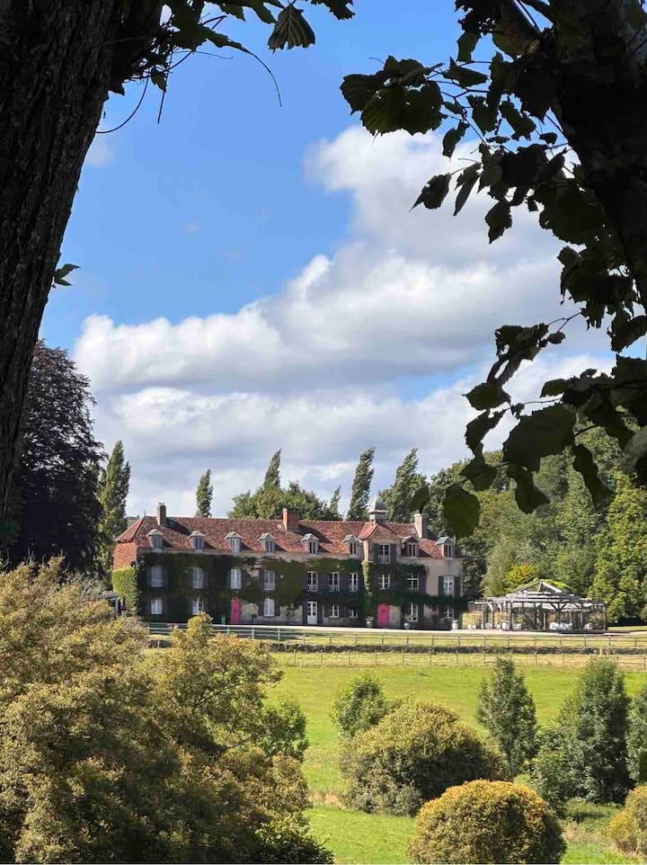 Stunning Private Chateau With Heated Pool - Guéret