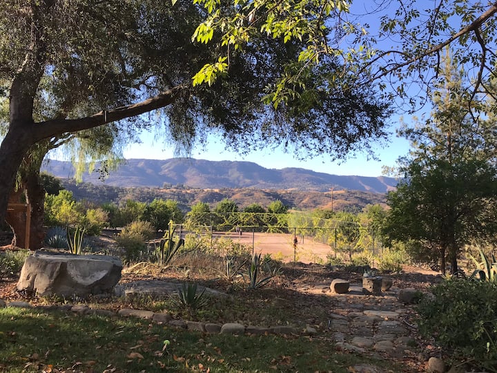 Ojai East End Chic Ranch Home With Stunning Views - Ojai, CA