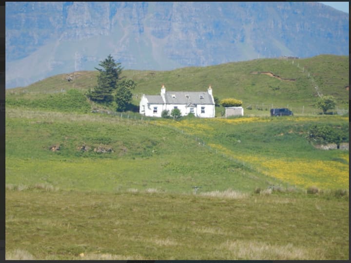 Rowan Cottage On The Trotternish Ridge - Skye