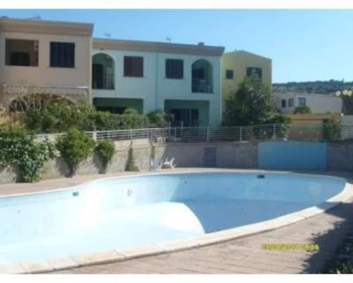 Villetta Caposchiera Con Piscina Adatta A Famiglie - Villasimius