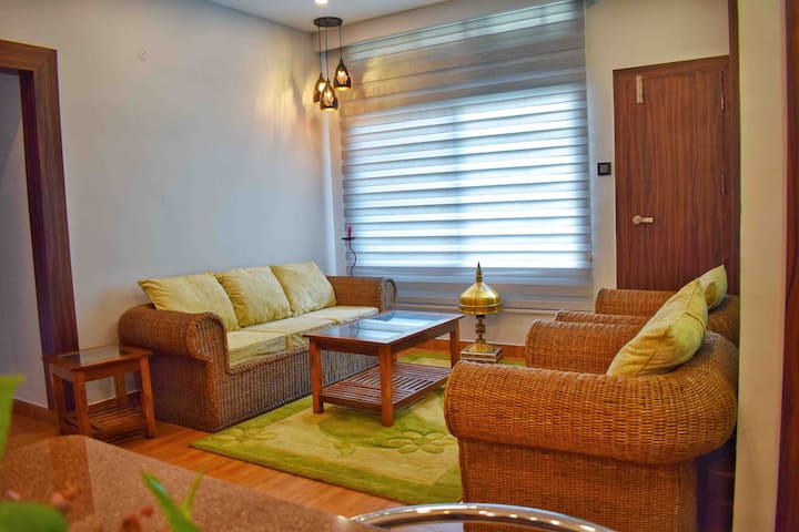 ~Hill View~2bhk Luxe Apt+heart Of Guwahati+gs Road - Guwahati