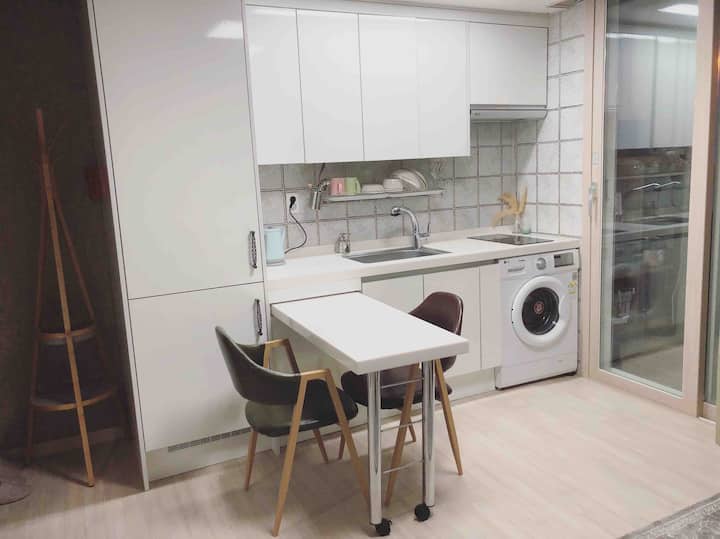 机场5分钟#乐天免税店正对面 公寓#近新罗免税店 保健路 #2室一厅整租#每个房间都有阳台 - Jeju