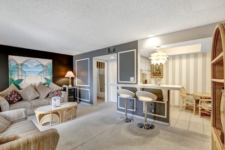 54 - Luxury Queen Suite (Sleeps 4-6) - Palm Springs, CA
