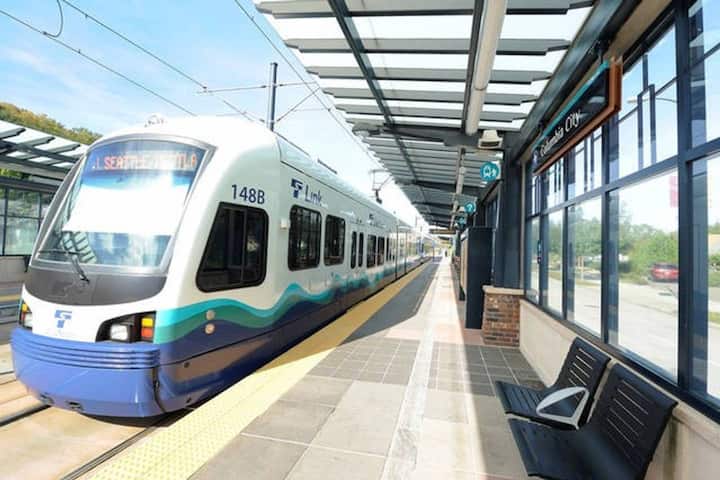 Spacious 2 Br Sunshine Apt Columbia City Station! - Delridge - Seattle