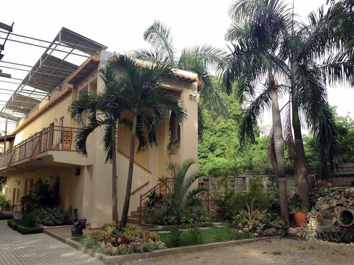 Luxury Cozy Room With Fridge And Eating Corner. - Port-au-Prince