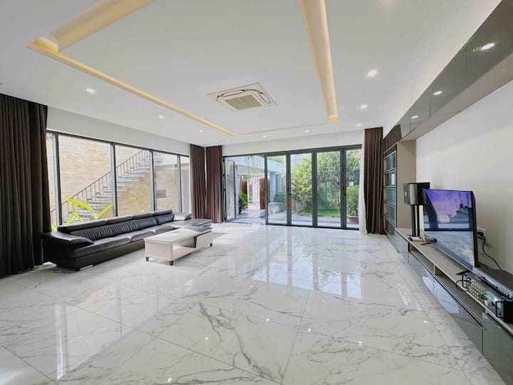 Green Villa | Entire House-huge Pool-8brs - Da Nang
