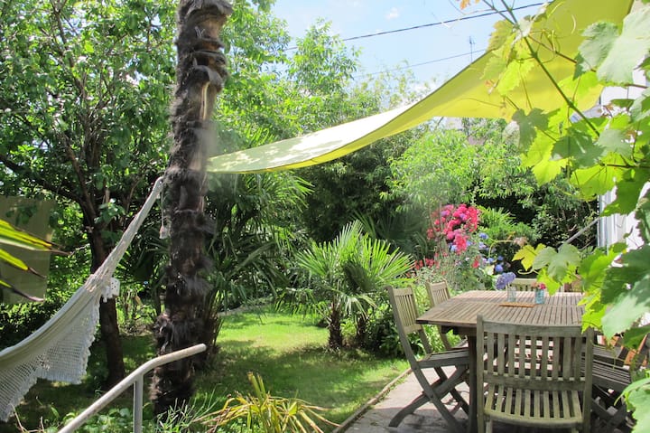 Jolie Maison De Ville  Dans Un éCrin De Verdure - Hennebont