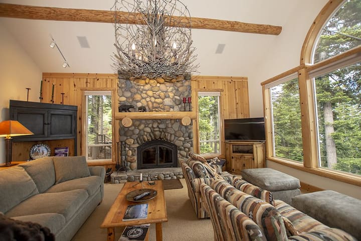 Serene Lake Views, Hot Tub & Private Beach Access - Tahoe City, CA
