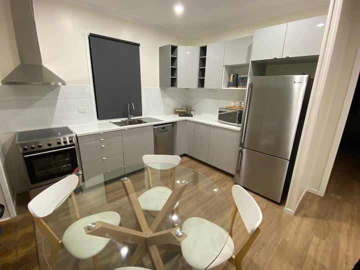Josie’s Place - Fully Fenced - Family Friendly - Charleville