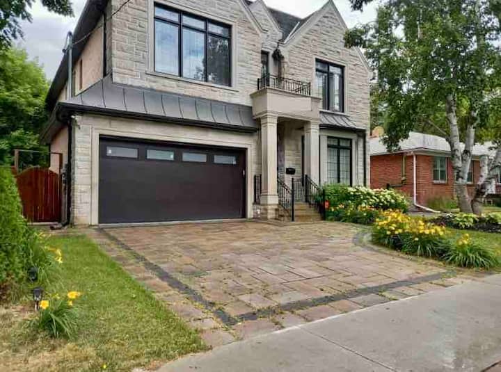 Cheerful And Luxurious Separate Entrance Basement - York University, York