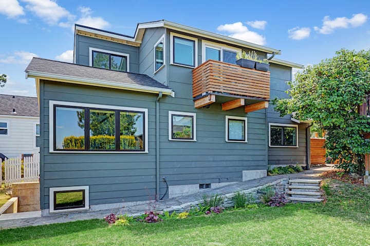 Spacious Cottage In Columbia City/seward Park - Seattle, WA