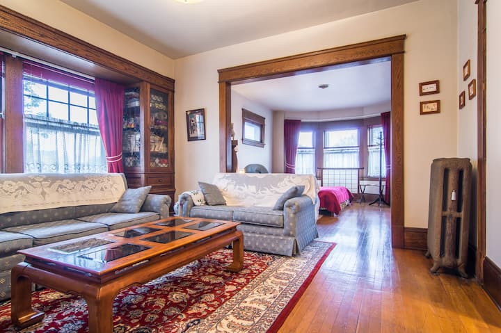 The Inn At Flying Cranes - King Suite - Cleveland, OH