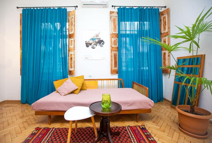 Your Stop In Tbilisi - Tbilissi