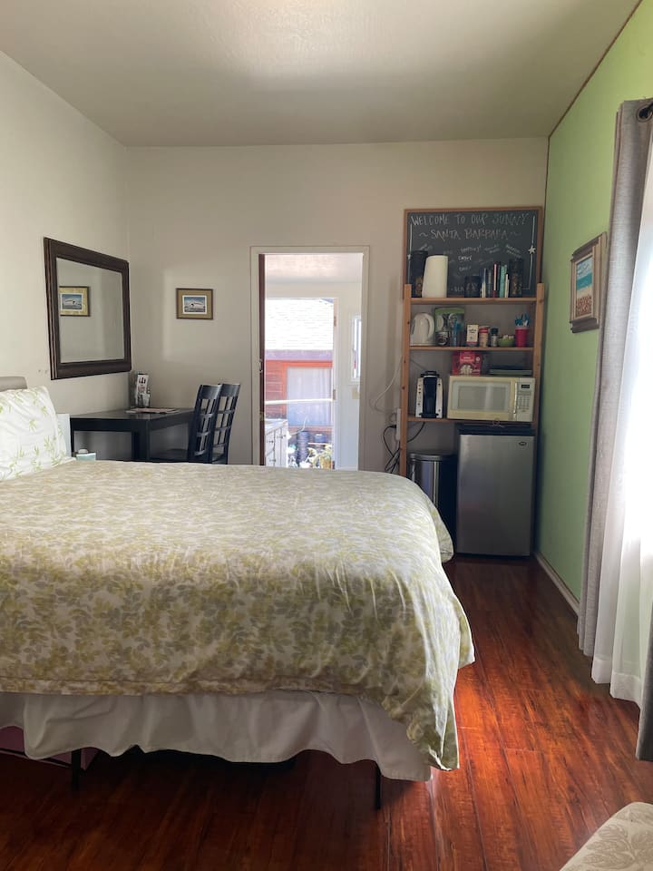 Sunny Private Room/bath In Charming Cottage - Santa Barbara, CA