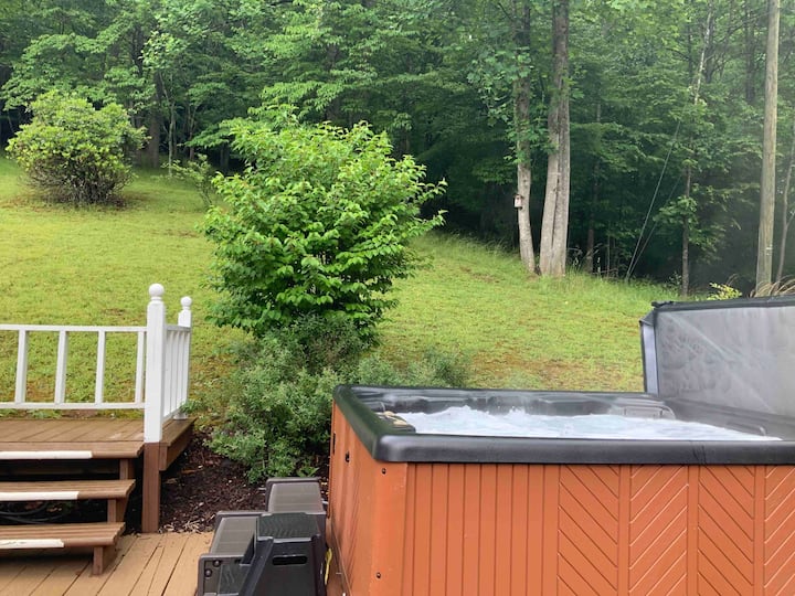 Chapmanville House, Hatfields Getaway - Chief Logan State Park, Logan