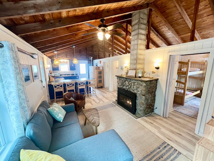 Cozy Colchester Cottage - Colchester