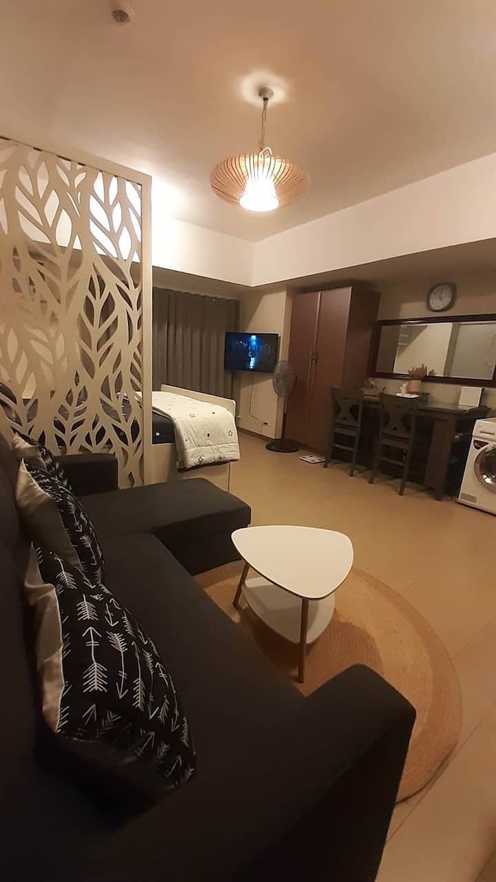 Executive Studio In Mckinley Hill - Taguig