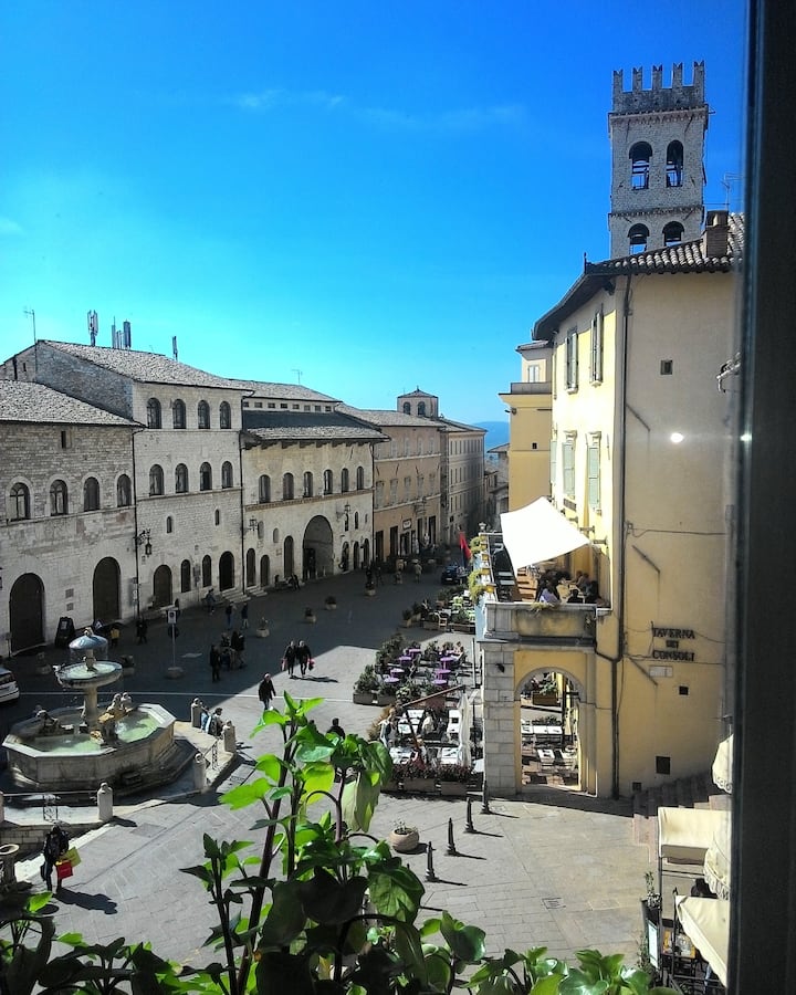 The Charming View On Piazza Del Comune In Assisi - Assisi