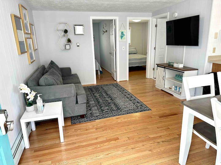 2 Br Condo. 1 Min Walk To The Beach (#105) - Old Orchard Beach