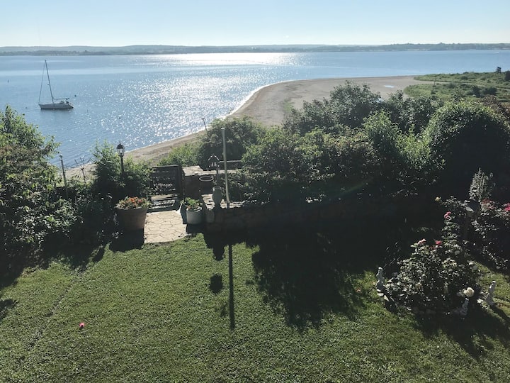 Sakonnet Escape Waterfront Guest Suite - Little Compton, RI