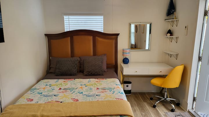 Charming Private Garden Studio Close To Downtown - St. Petersburg, FL