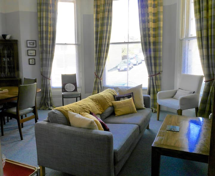 Spacious St Leonards Apartment Near The Beach - Kent