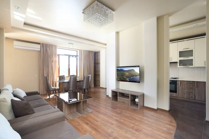 Modern 3 Bedrooms Apt. With 2.5 Ba And A Terrace - Yerevan