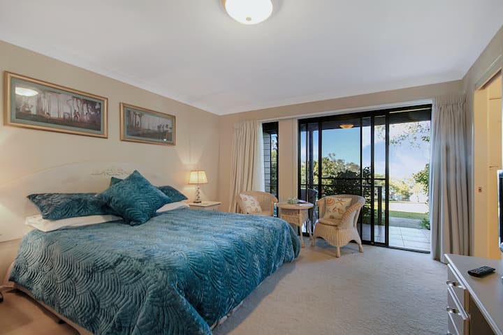 Beachfront 2 Bedroom 2 Bathroom Big Home Pool Wifi - MacLeay Island