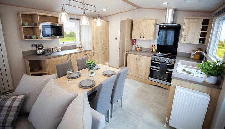Palms - 4 Berth Stylish Caravan. Trecco Bay - Porthcawl