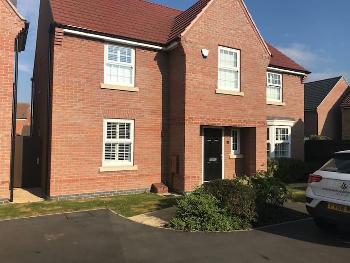 Light Airy Double Ground Floor Bedroom - Lincoln