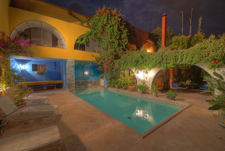 Authentic Mexican Villa, Pool, Staff, 7br, 9 Bth - San Miguel de Allende