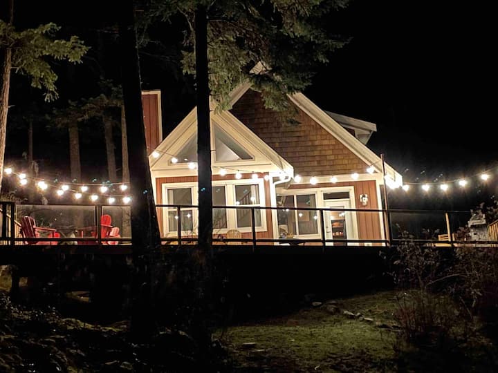 Cozy 2 Bedroom Cabin Daniel Point/garden Bay - British Columbia