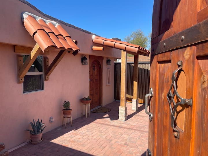 Cozy Casita Private Entry And Courtyard - Reid Park Zoo, Tucson
