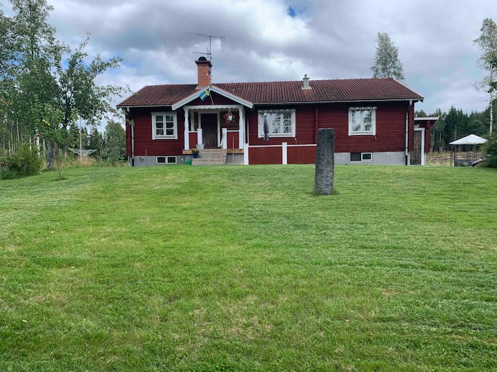 Familjevilla På Stor Egen Tomt Nära Skog Och Sjö - Insjön