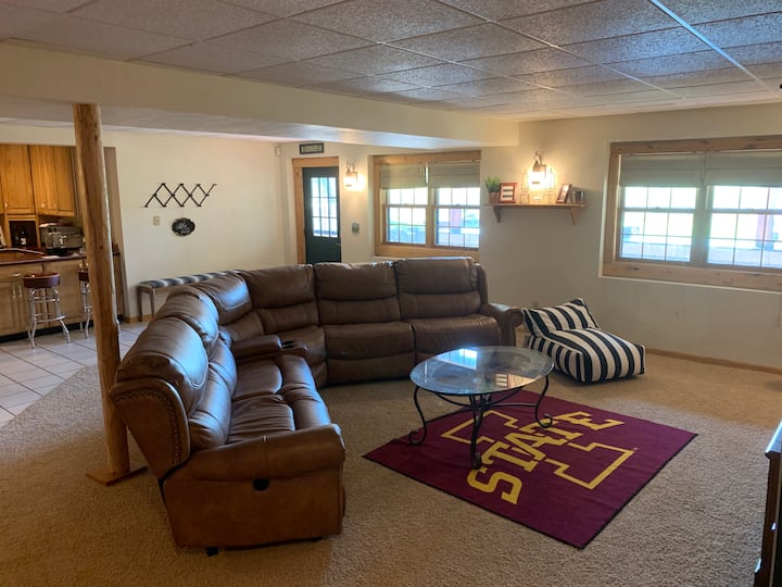 Whispering Pines Acreage - Cedar Falls, IA