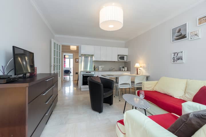 5 Minutes On Foot From The Beach, Great Location! - Nice