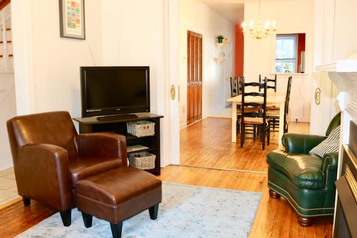 Clean! 3 Bdrm House. Walk To Vcu, Grocery +Parking - Richmond, VA