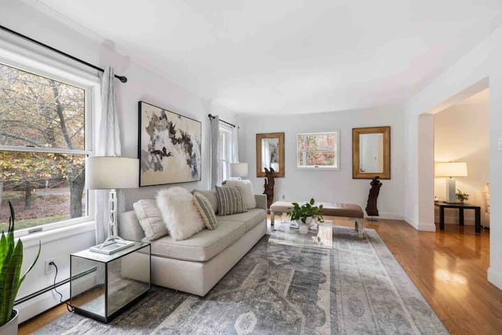Hamptons 5br Retreat • Sleeps 12 W/ Yard & Deck - Palmer Vineyards, Riverhead