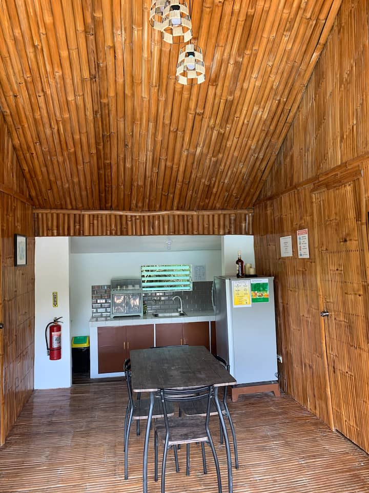 Reyna's Resort Nipa Hut 1 ( 2bedrooms & Pool ) - Lian