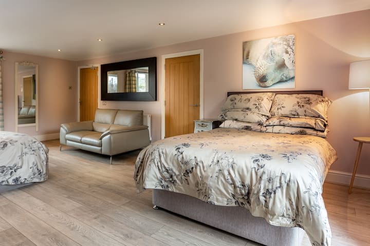 Alan A Dale En-suite Family Room - Hope Valley