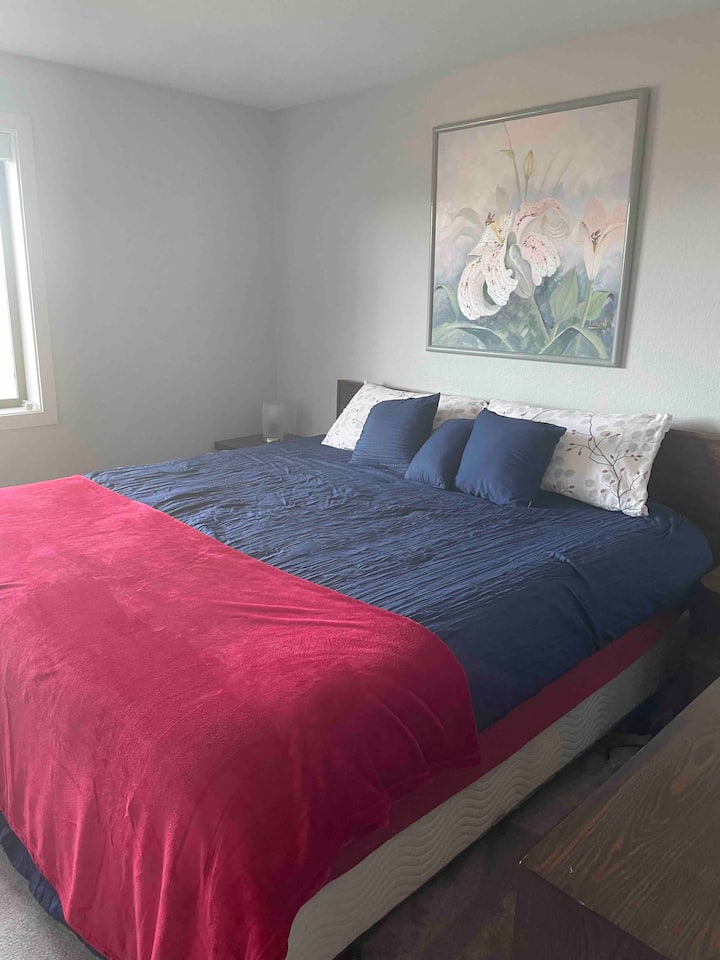 Modern And Classy With East Bedroom - Roseburg, OR