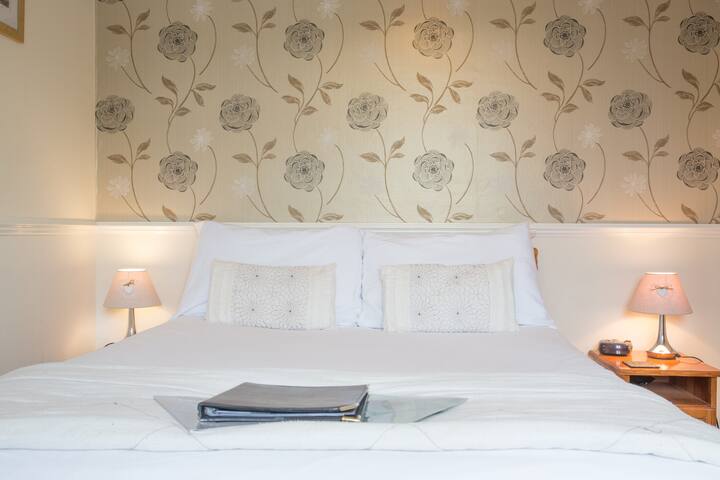 Cosy Double, Ensuite Room Windermere Free Brekfast - Windermere