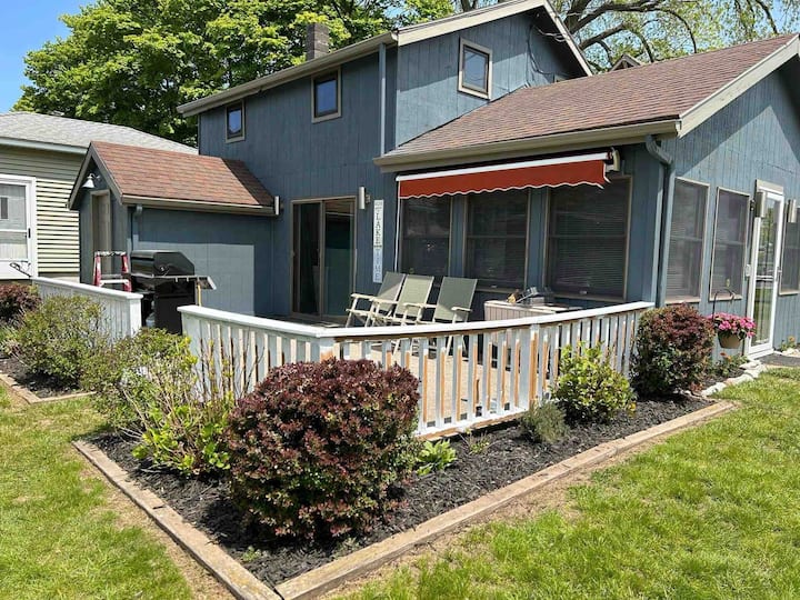 Incredible Bayside View Walk To Beach & Dining - Sodus Point, NY